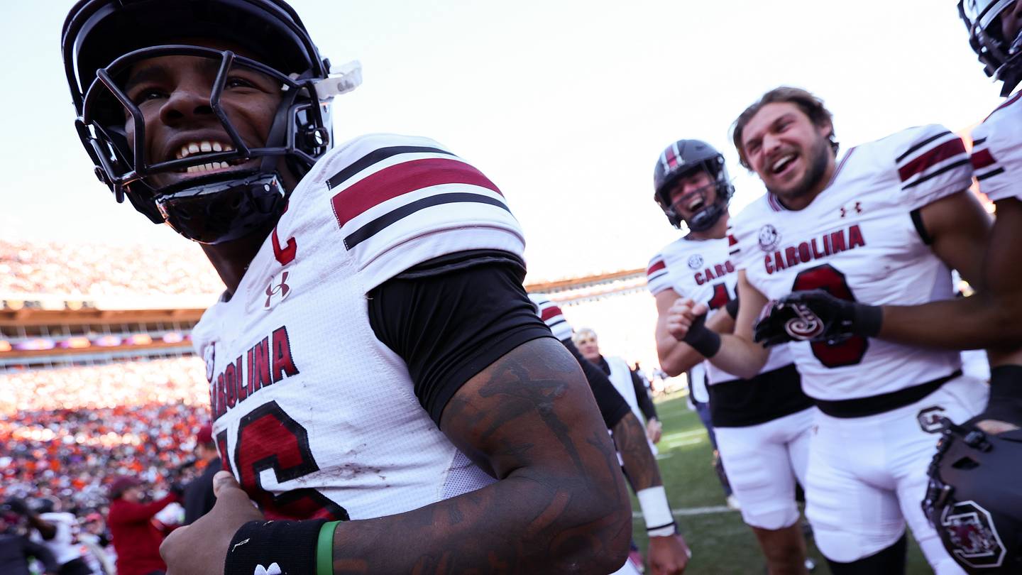 Gamecocks' star quarterback gives back to his high school alma mater