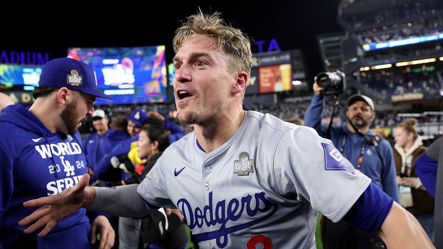 Dodgers World Series winner tries to break the internet during Super Bowl