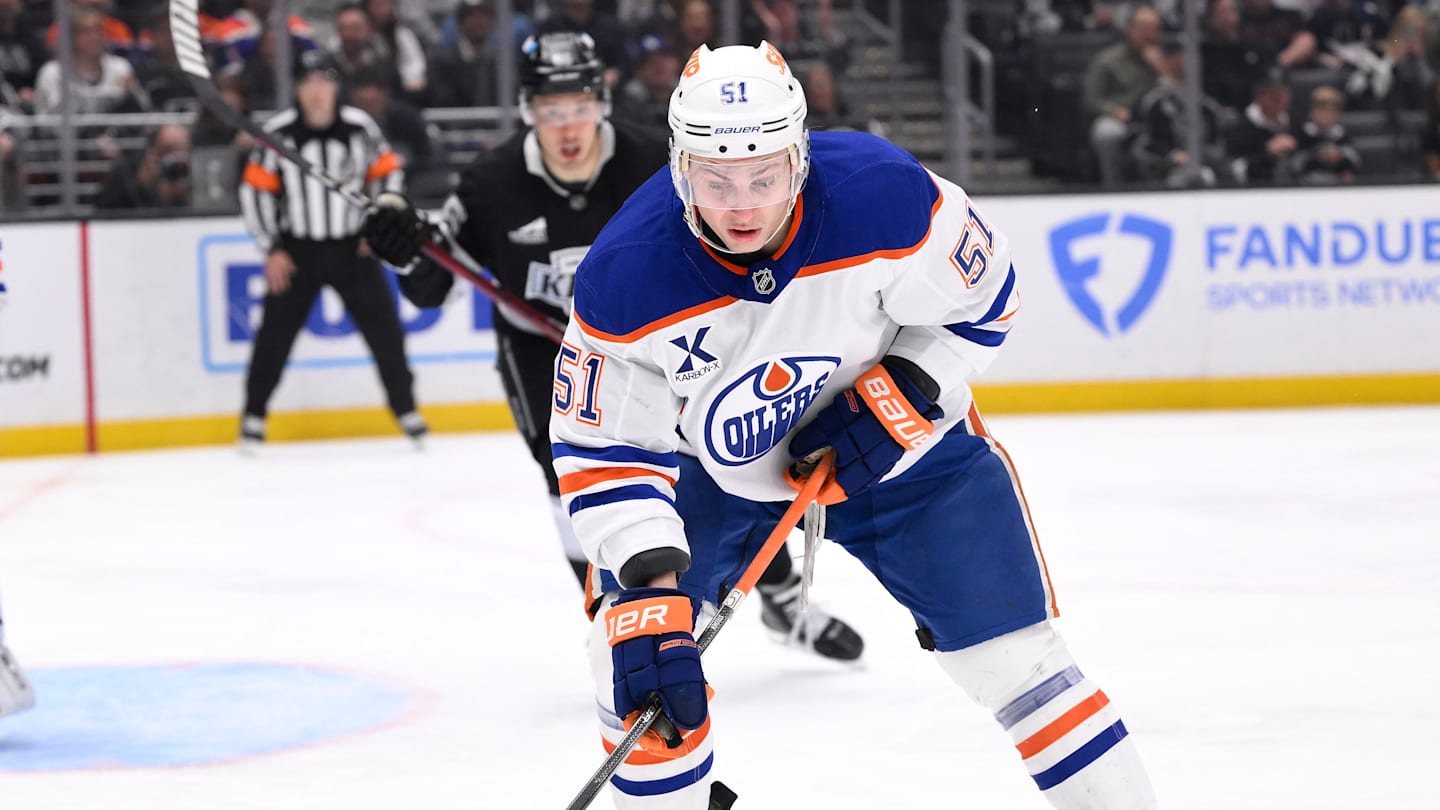 Former LA Kings winger claimed off waivers by Maple Leafs