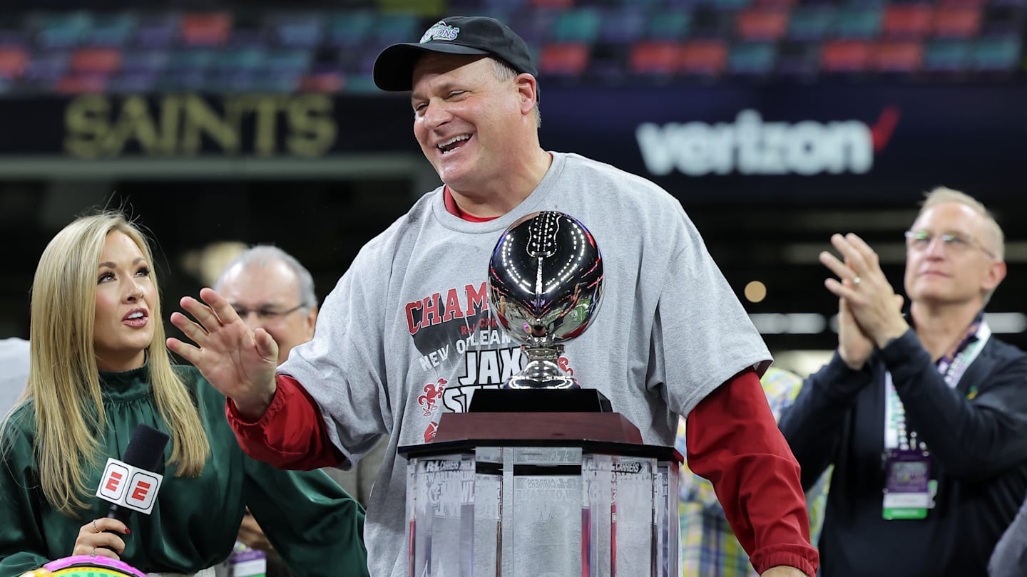 Brett McMurphy: Rich Rodriguez "in the mix" for WVU football job but ...