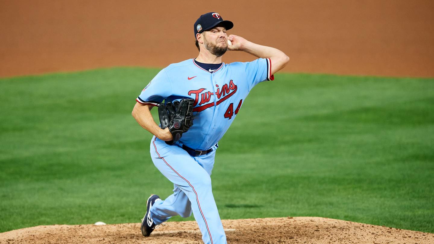 Former Twins pitcher makes history with division rival