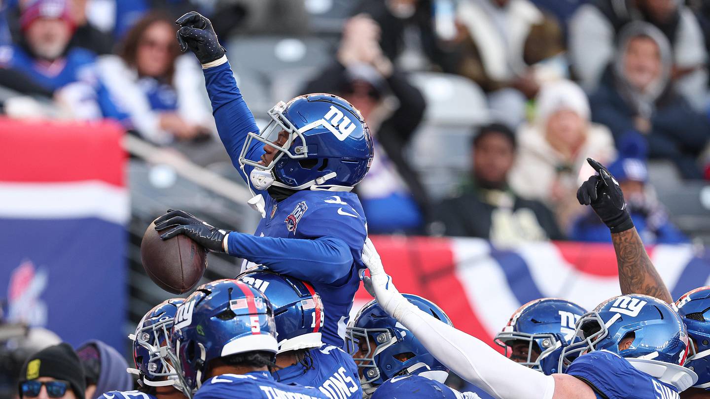 Giants Cornerback Tre Hawkins Suffers Spinal Injury | News Briefs