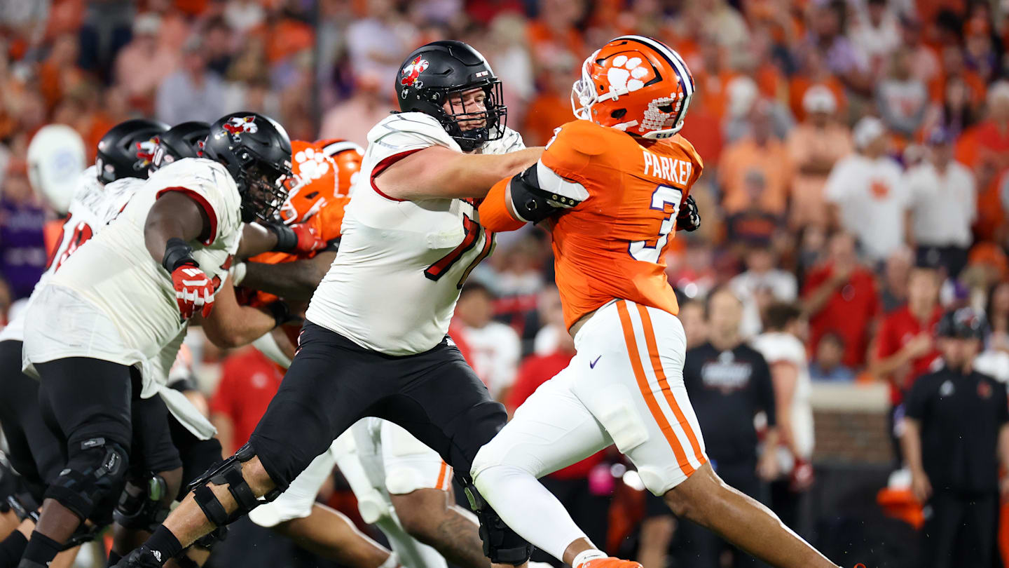 College football rankings: The 10 best edge rushers in the country ...