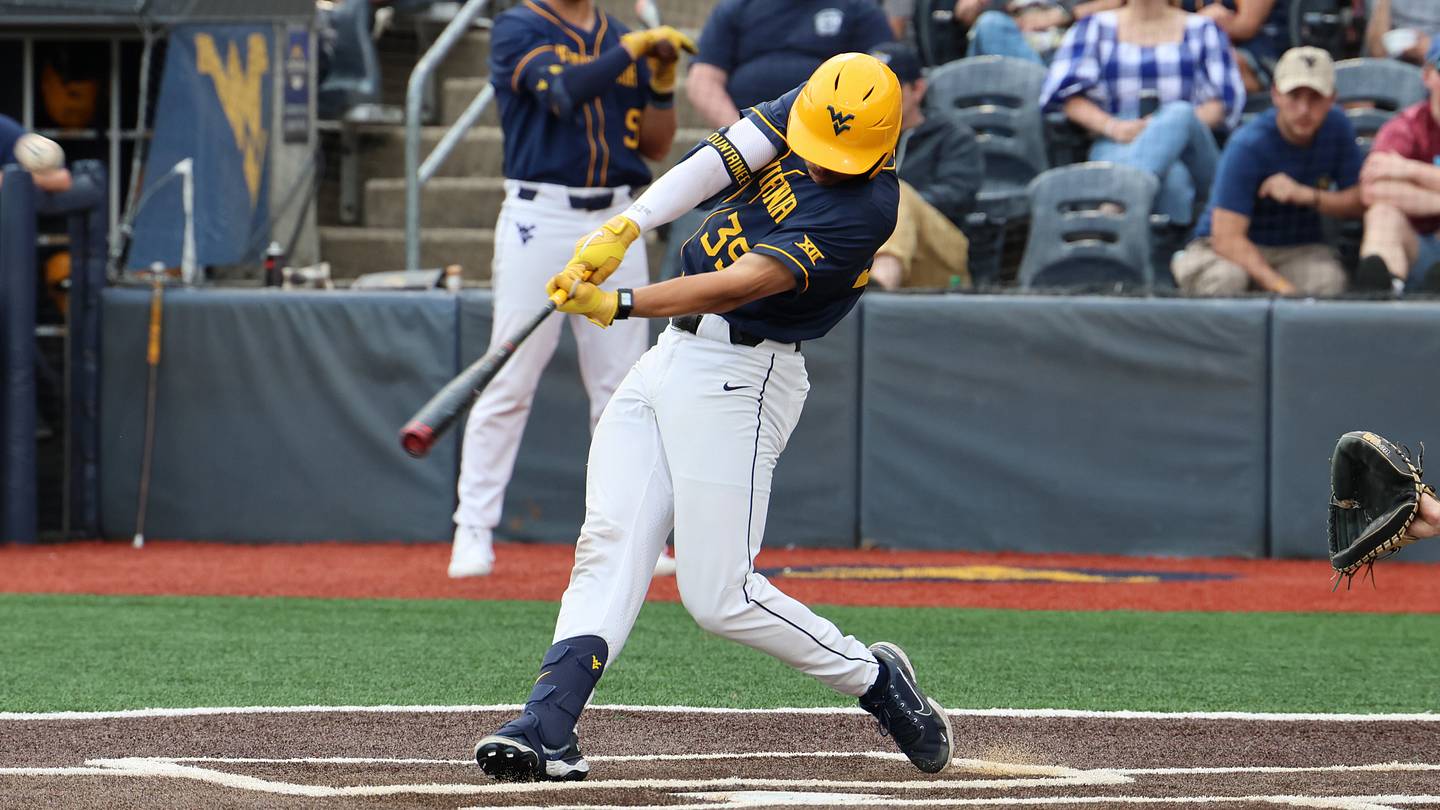West Virginia Outlasts Oklahoma State for Big 12 Opening Win