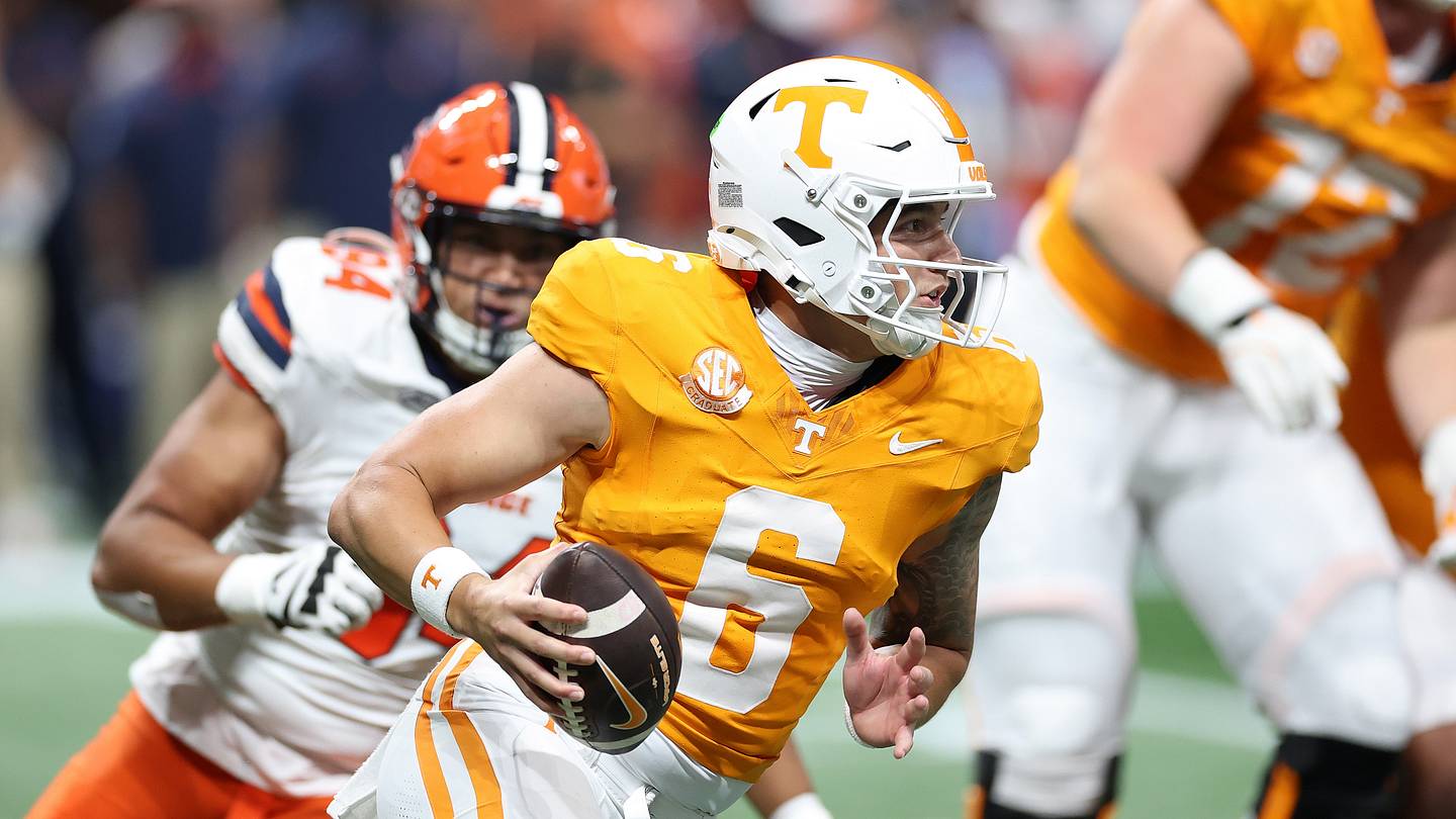 Tennessee football flies up the AP Top 25 rankings ahead of the Georgia ...