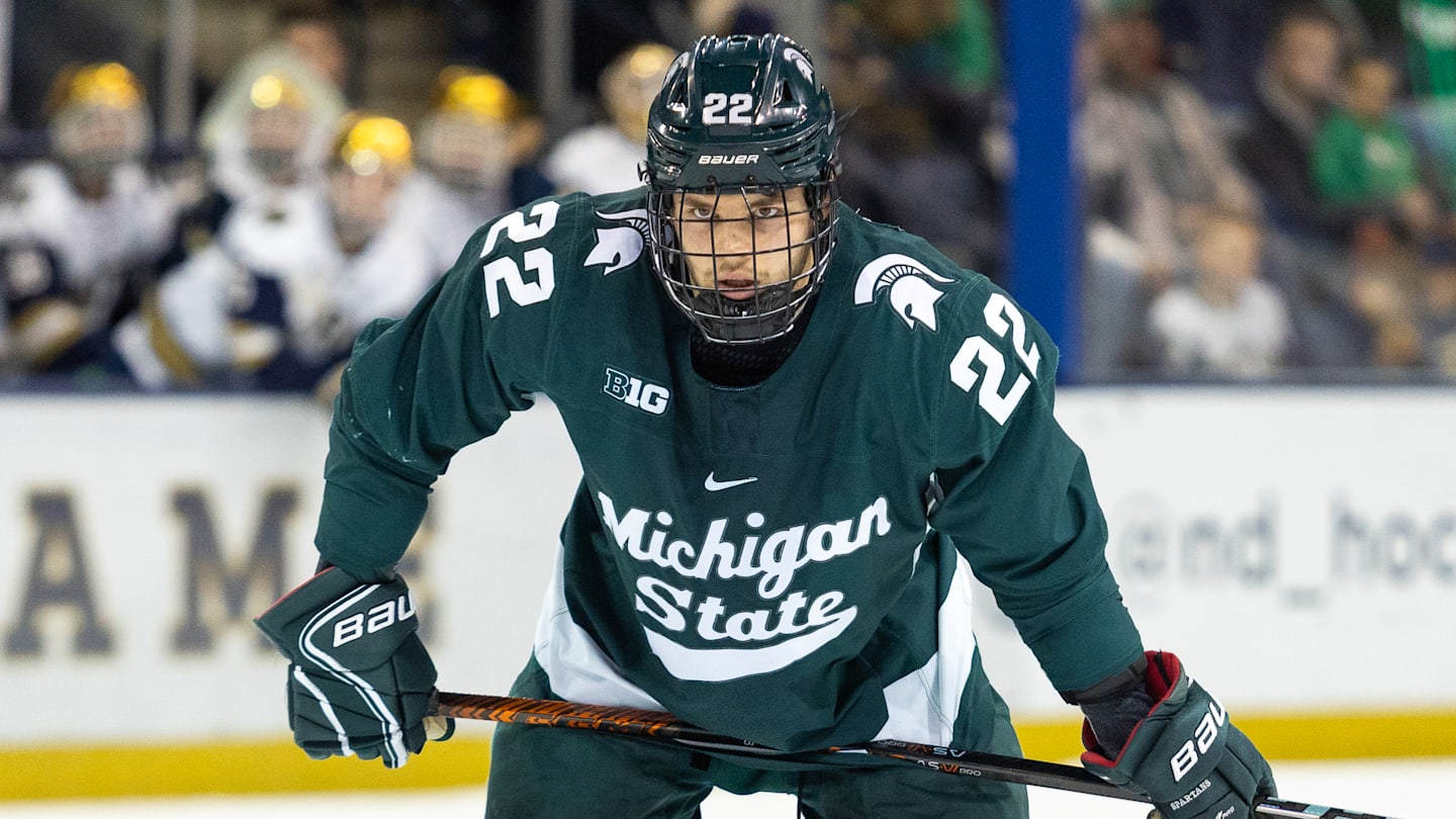 Isaac Howard shocks everyone, returns to Michigan State hockey for ...