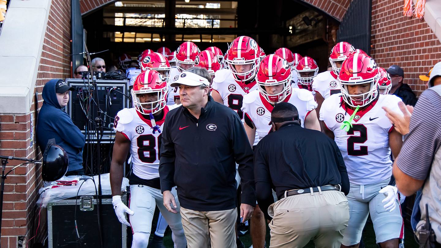 Georgia Bulldogs News: Surprise football commit, baseball sets record ...