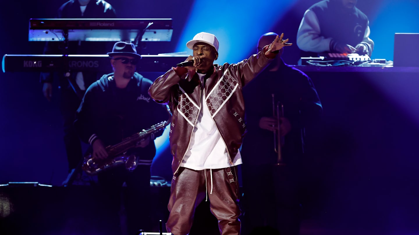 Nas Pays Tribute to Rakim at the First Hip-Hop Grandmaster Awards