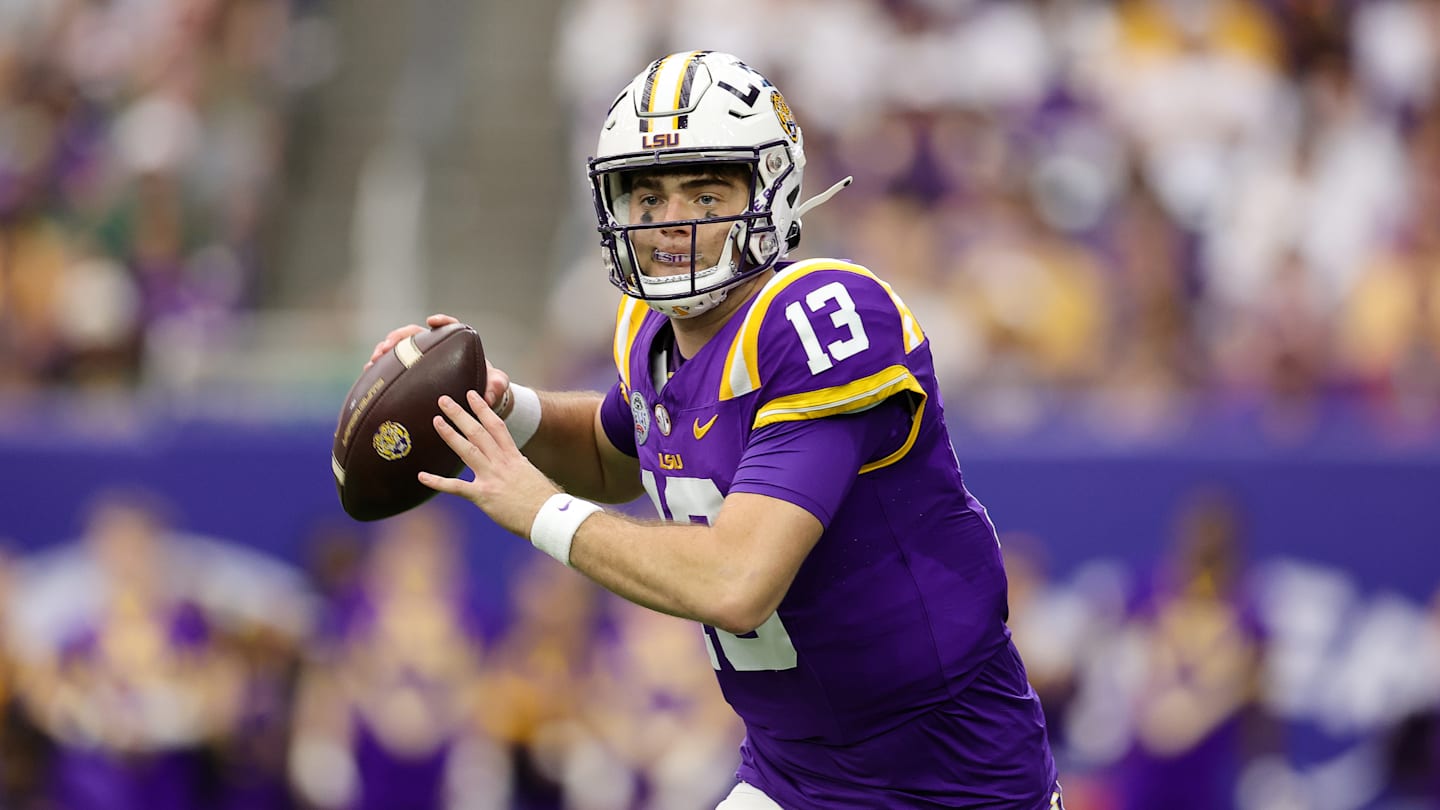 Ranking the 10 best quarterbacks for the 2025 college football season