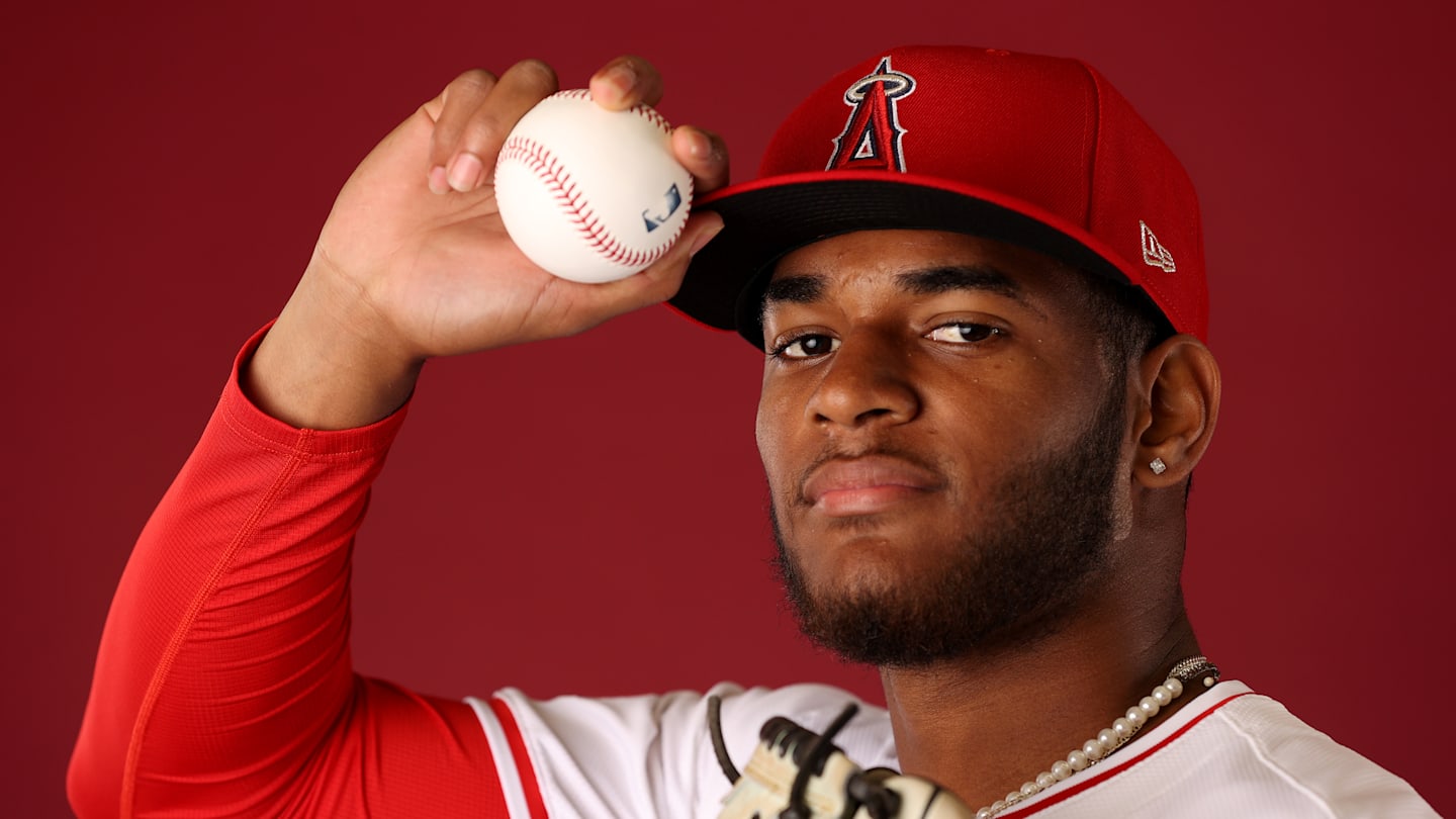 Angels add flame-throwing prospect to 40-man roster