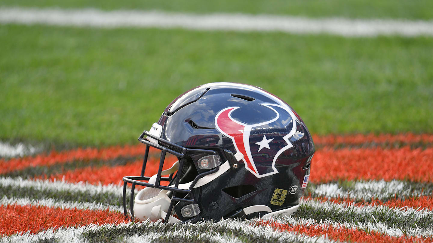 One Texans WR is already turning heads at OTAs (but not who you think)