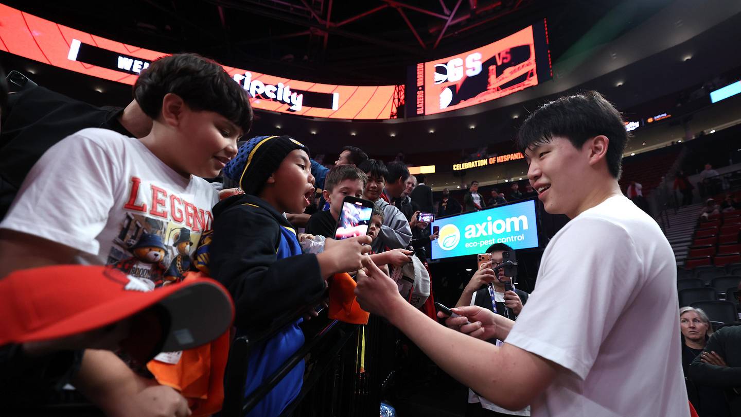 Blazers’ Yang Hansen Makes Fan’s Dream Come True Ahead of Warriors Game