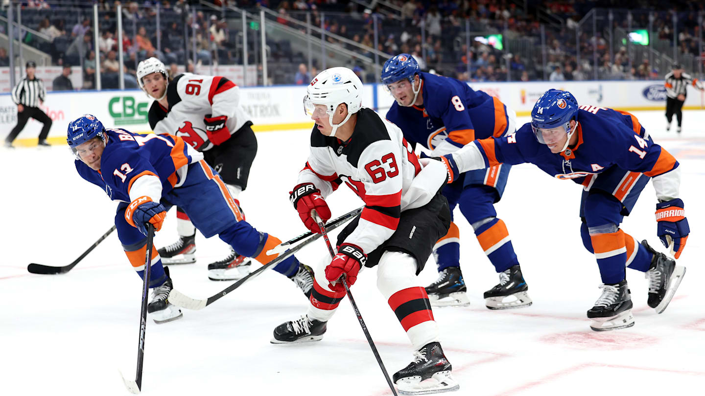 NY Islanders take on the NJ Devils in first Metropolitan game this season