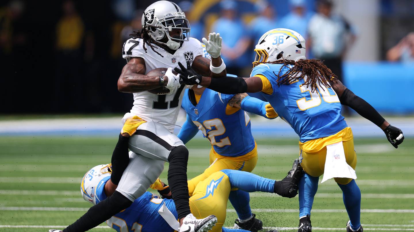 What surprised us in the Raiders 22-10 loss to the Chargers