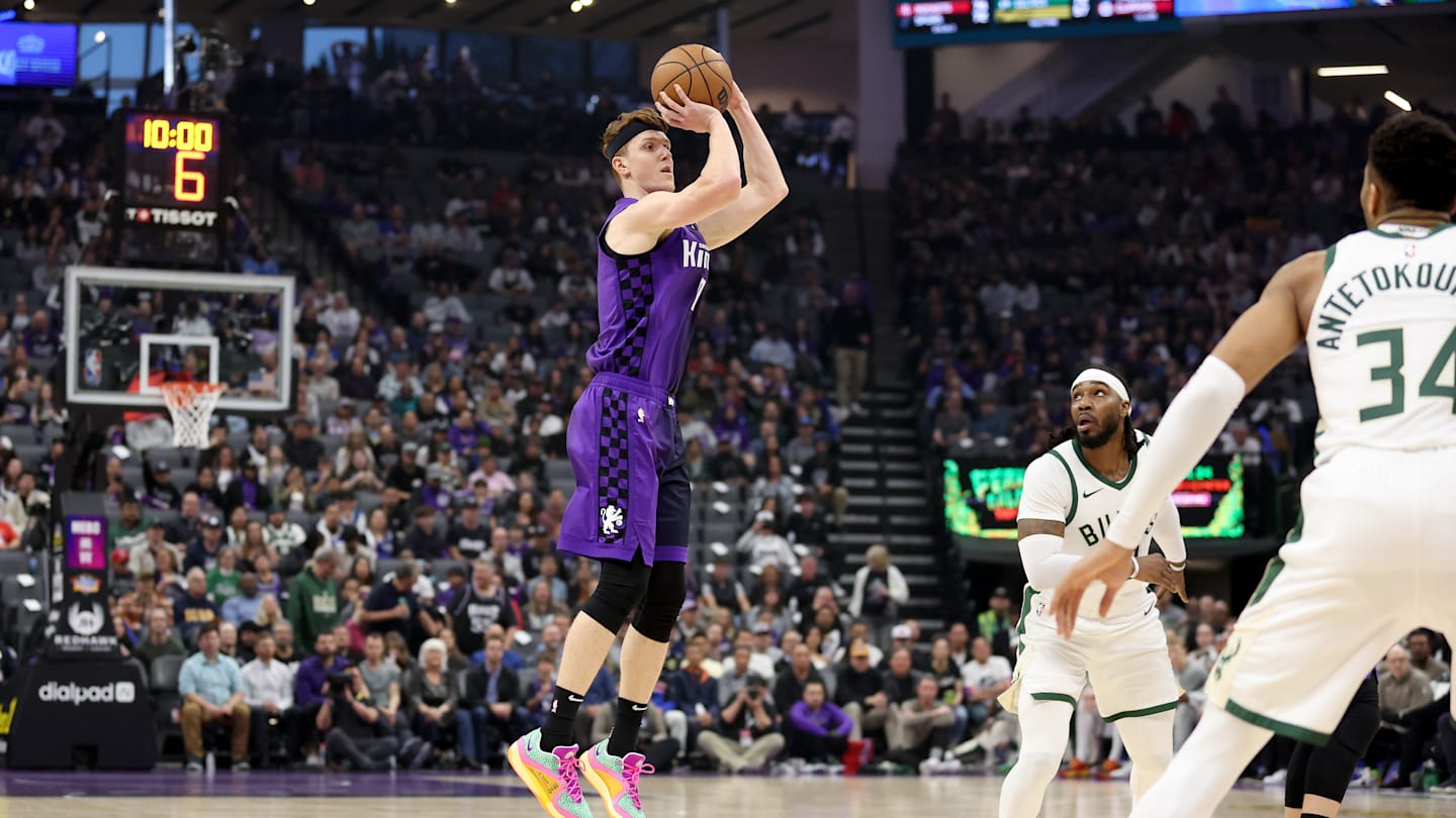 What will it take for Mike Brown to change the Kings’ starting lineup?