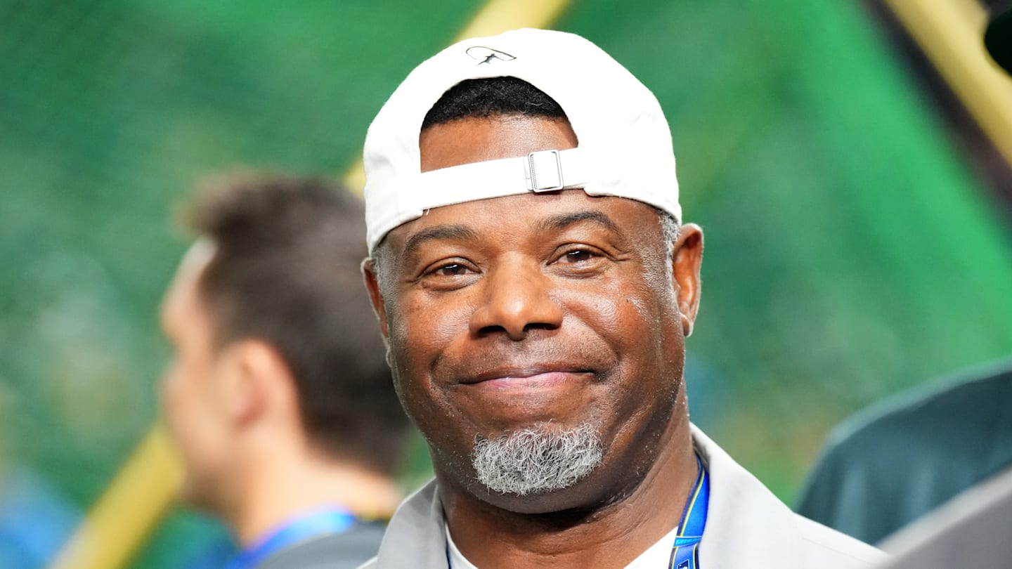 Hall of Famer Ken Griffey Jr. has a new job - photographer at the ...