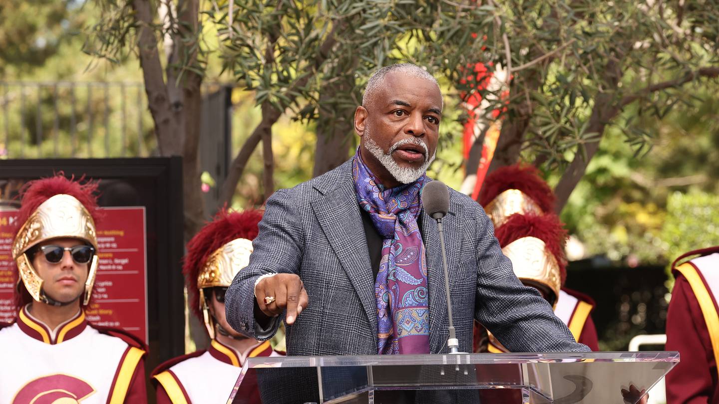 LeVar Burton wanted his character to revert to his artificial sight in ...