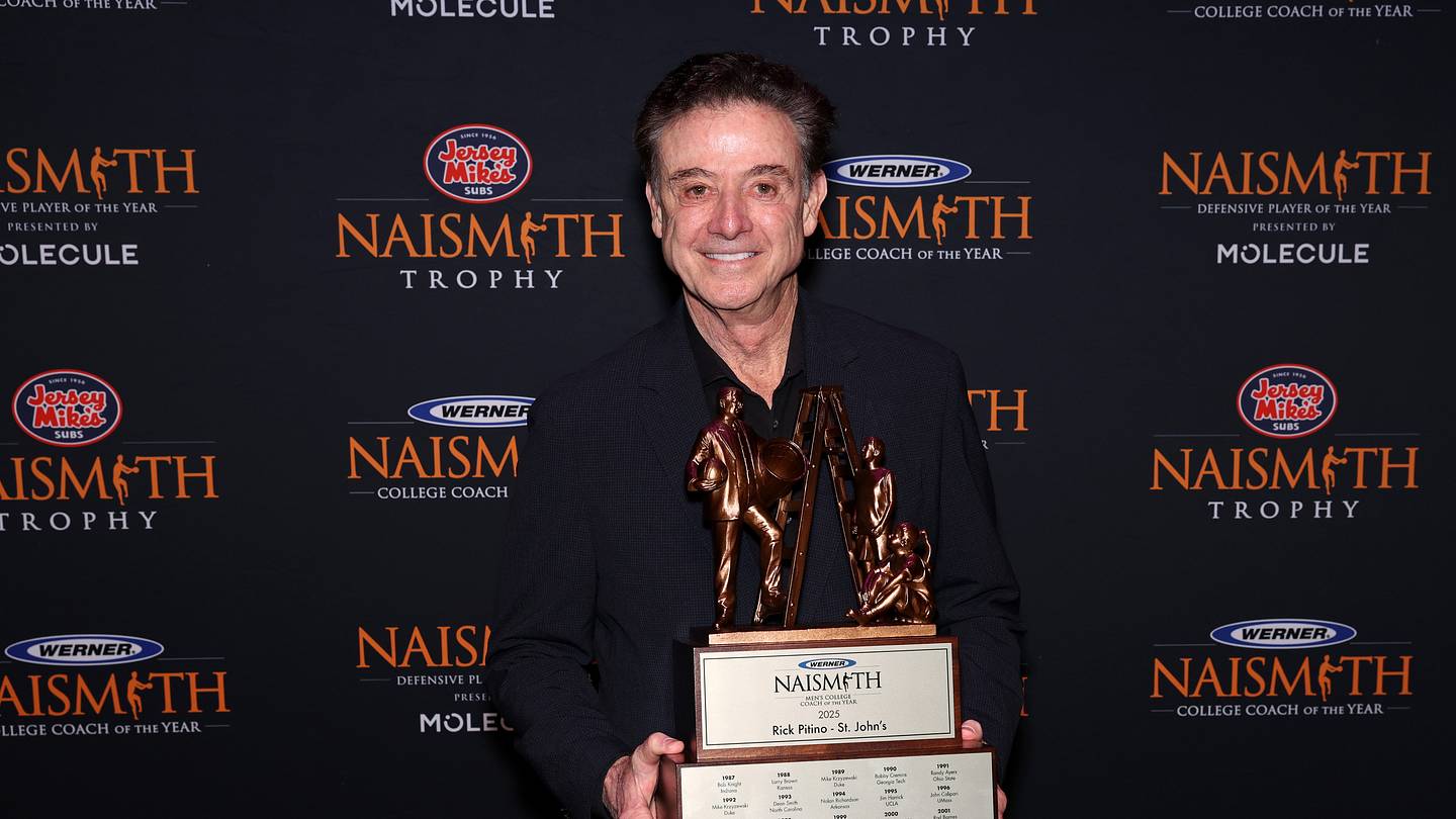 Rick Pitino makes classy dedication after winning Naismith Coach of the ...
