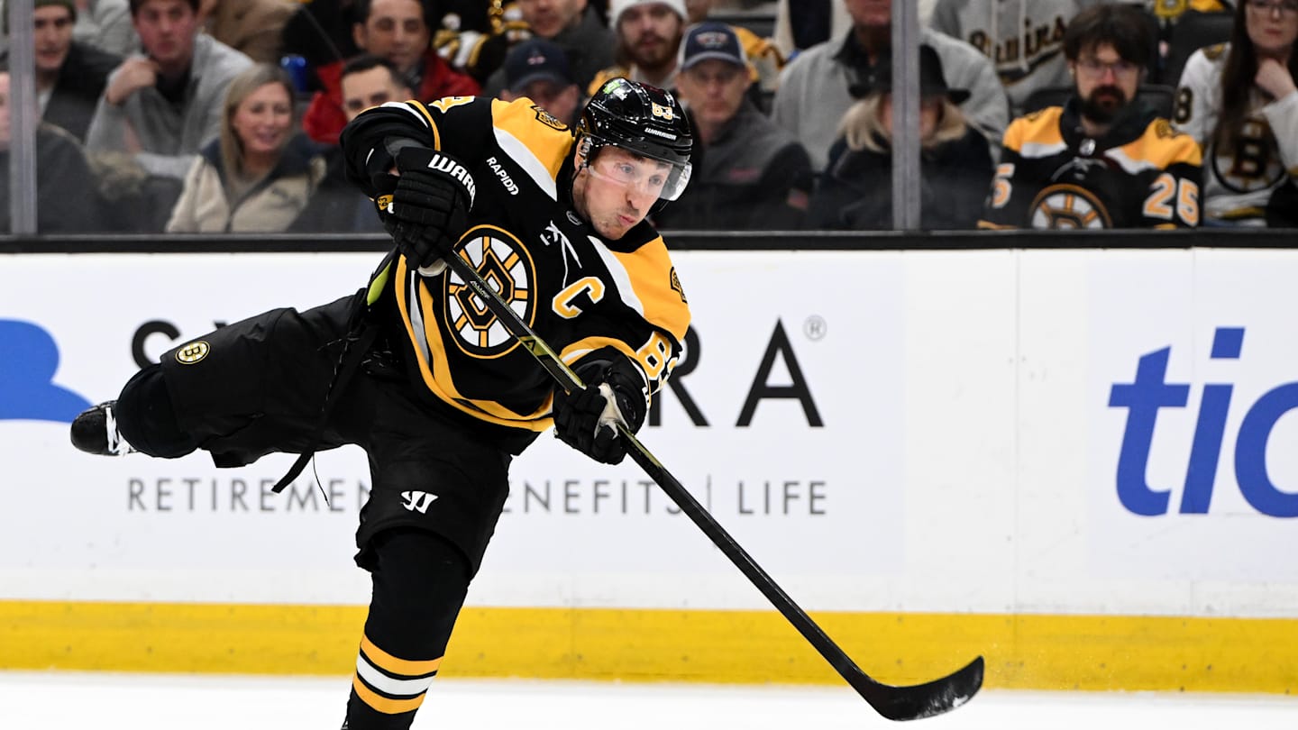 2025 Draft-eligible Carter Bear exudes gamer energy in every sense