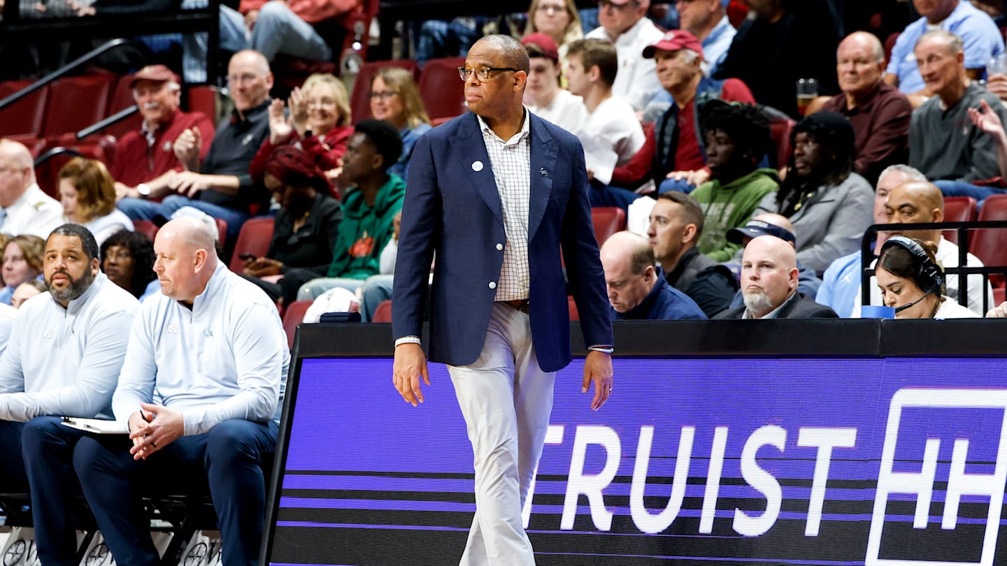 Social Media ERUPTS following the news of Hubert Davis' contract extension