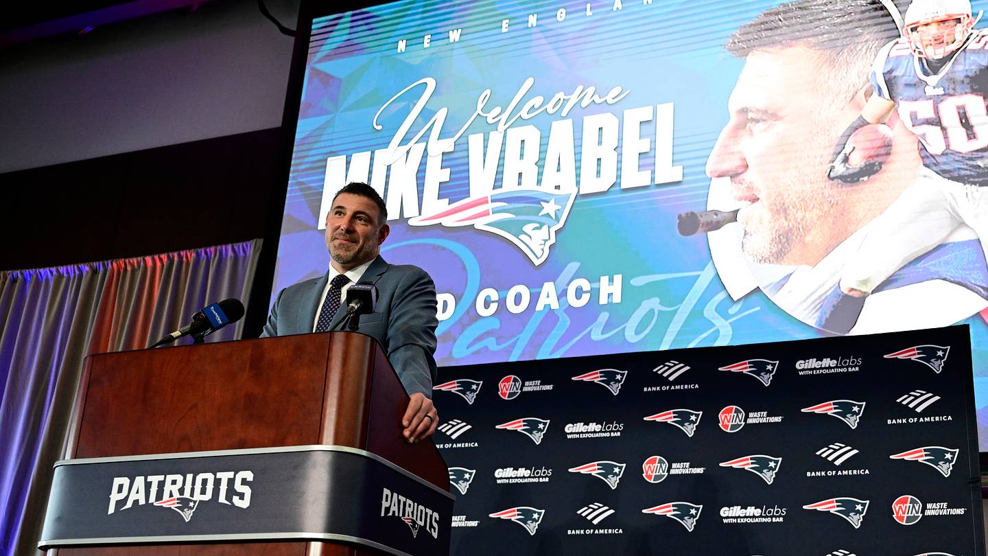Mike Vrabel sends warning to division rivals in first meeting with Patriots