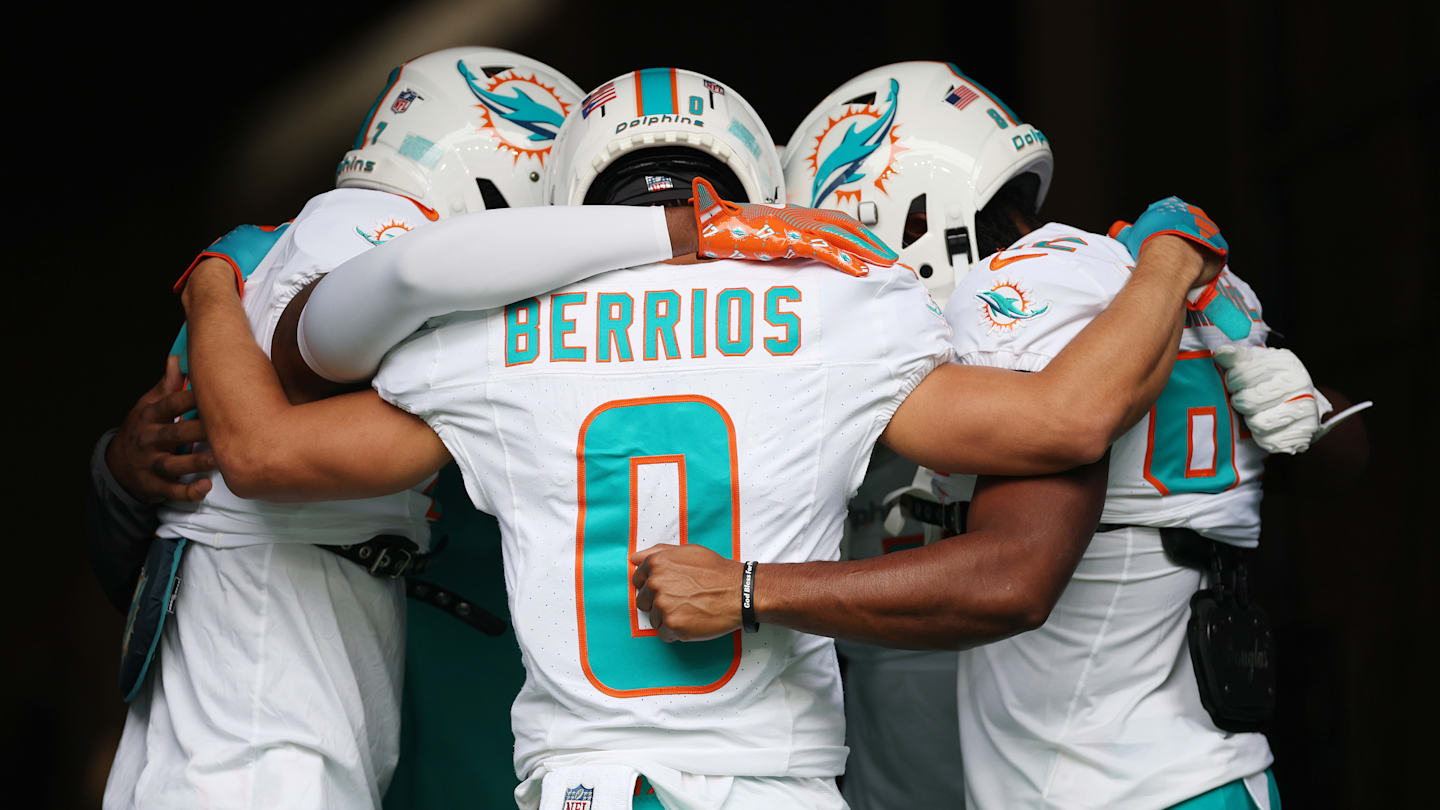 Who are the announcers and referees for tonight's Dolphins vs. Titans game?