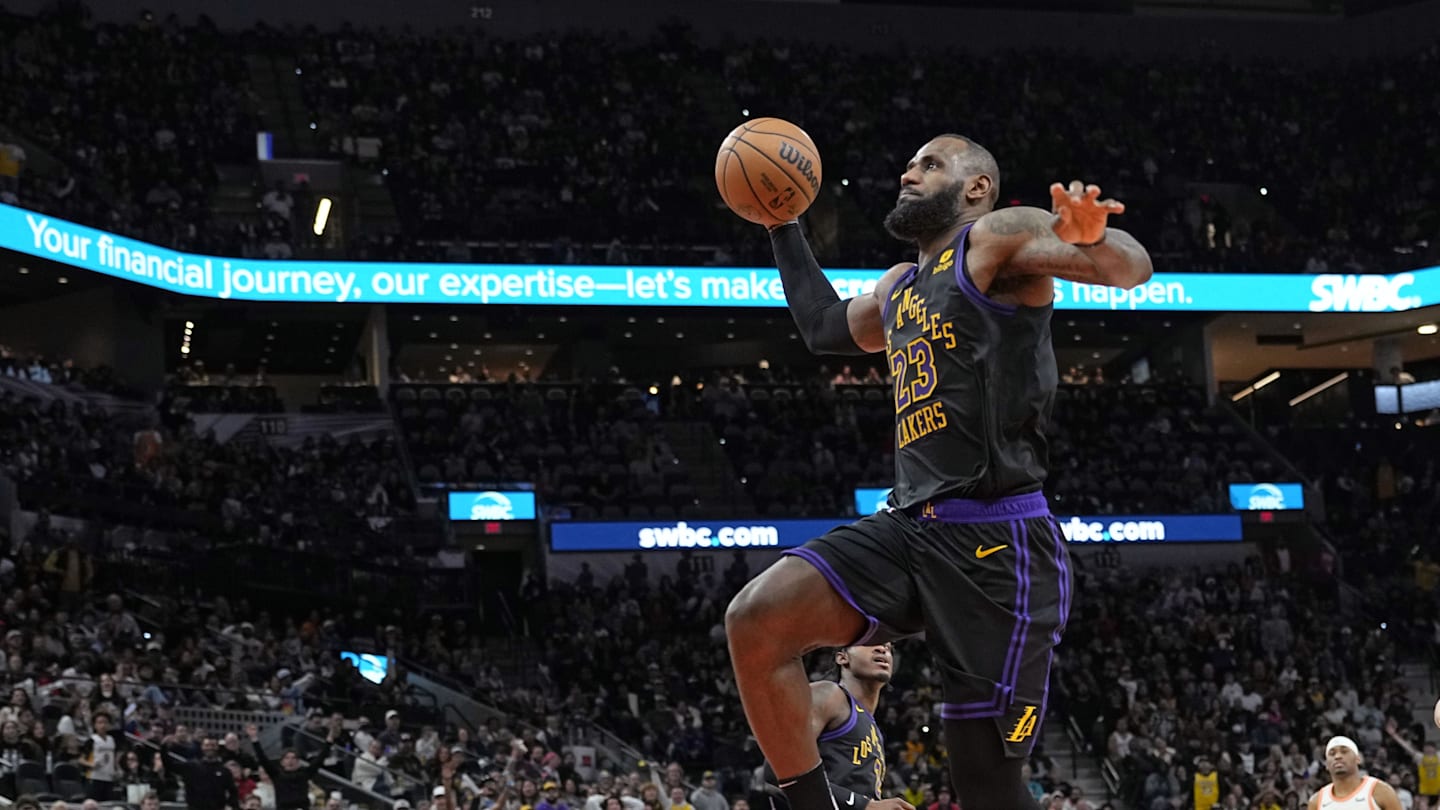 LeBron James' Dunk Went Viral In Jazz-Lakers Game