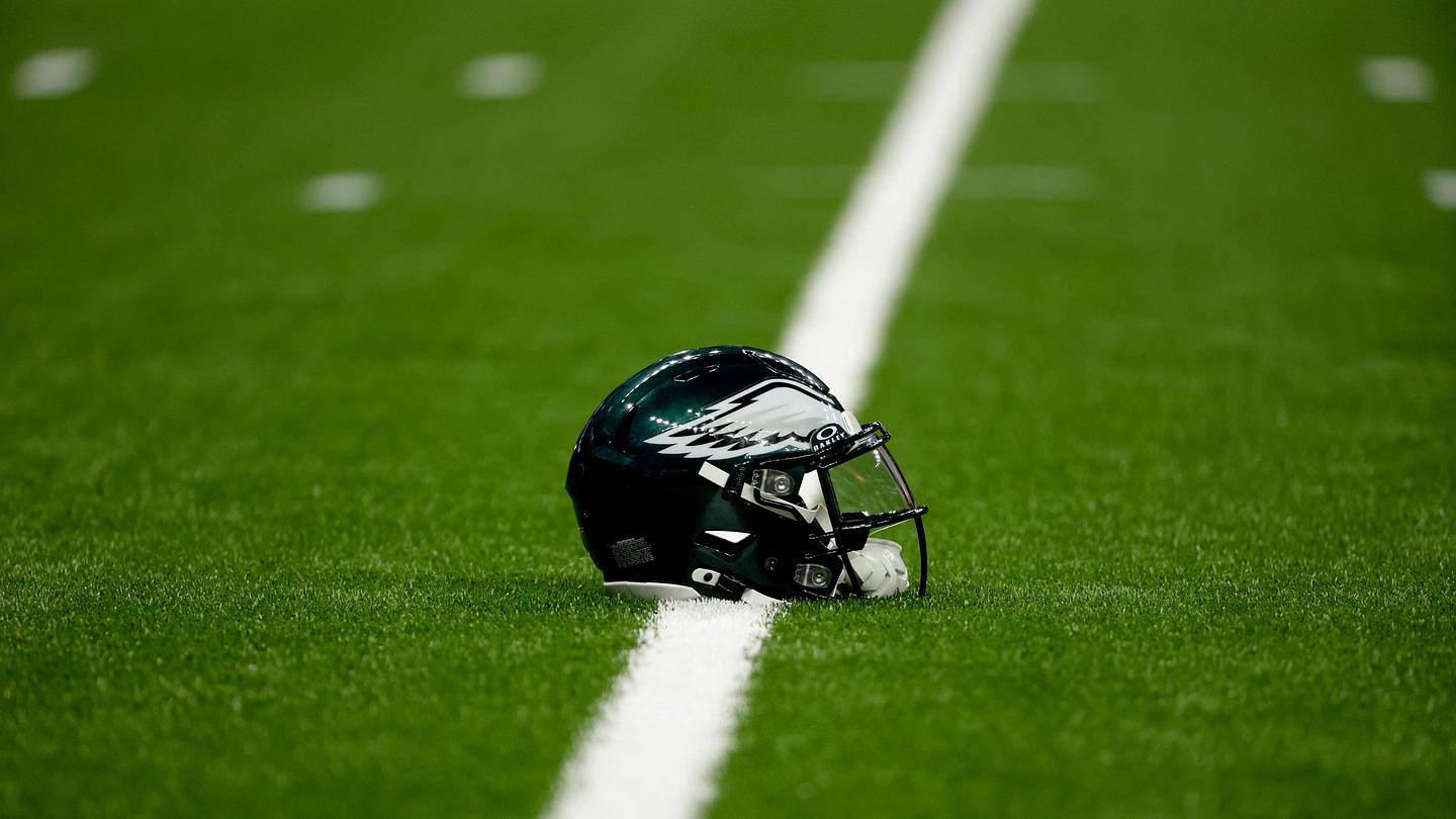 NFL writer bluntly labels Eagles' $41 million star a "disappointment"