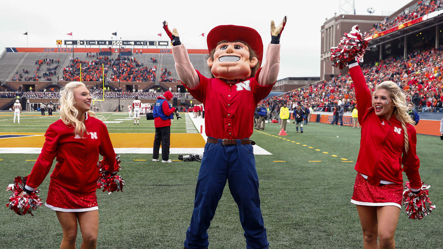 Nebraska Cornhuskers news: Locking down official visits, serial killer ...