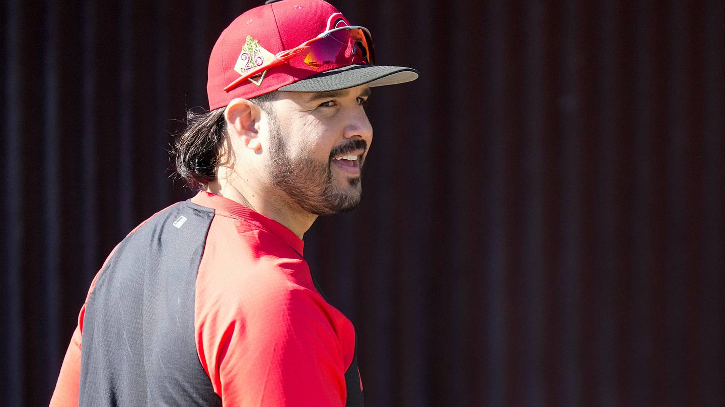 Eugenio Suarez Opens Up About High Expectations After Signing With Reds ...