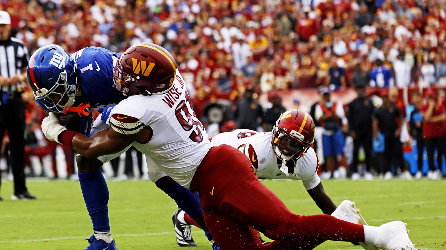 Commanders DE has scary injury vs. Packers
