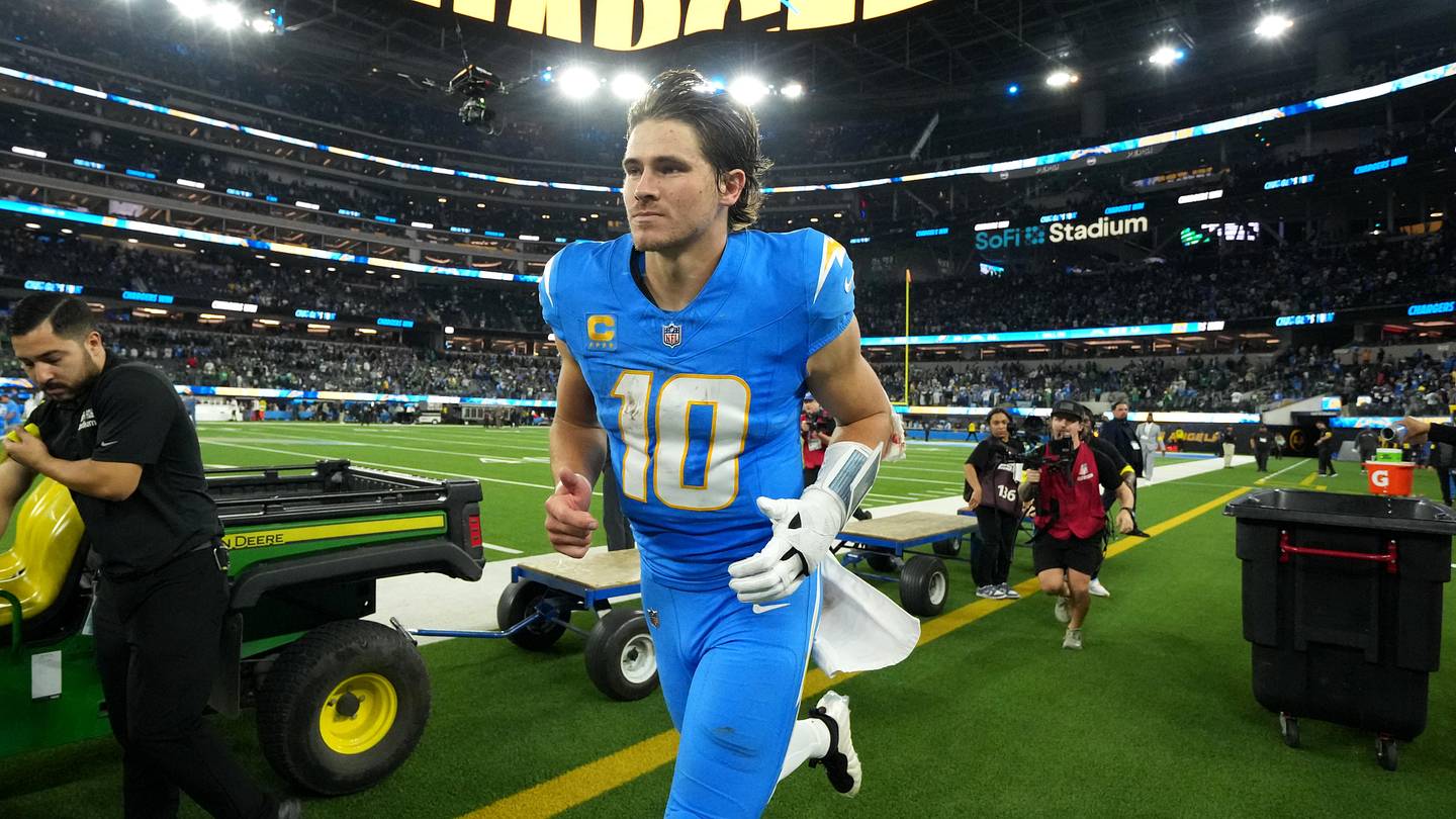 NFL QB Rankings Throw a Little Shade Justin Herbert’s Way