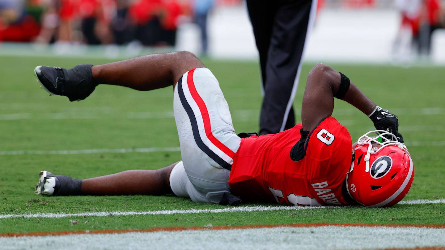 Georgia freshman TE suffers spine-chilling injury on final play of 1st half