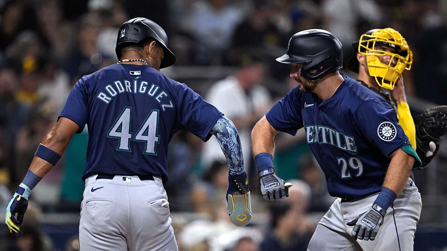 Mariners fans shaken by CBS Sports hitter duo rankings
