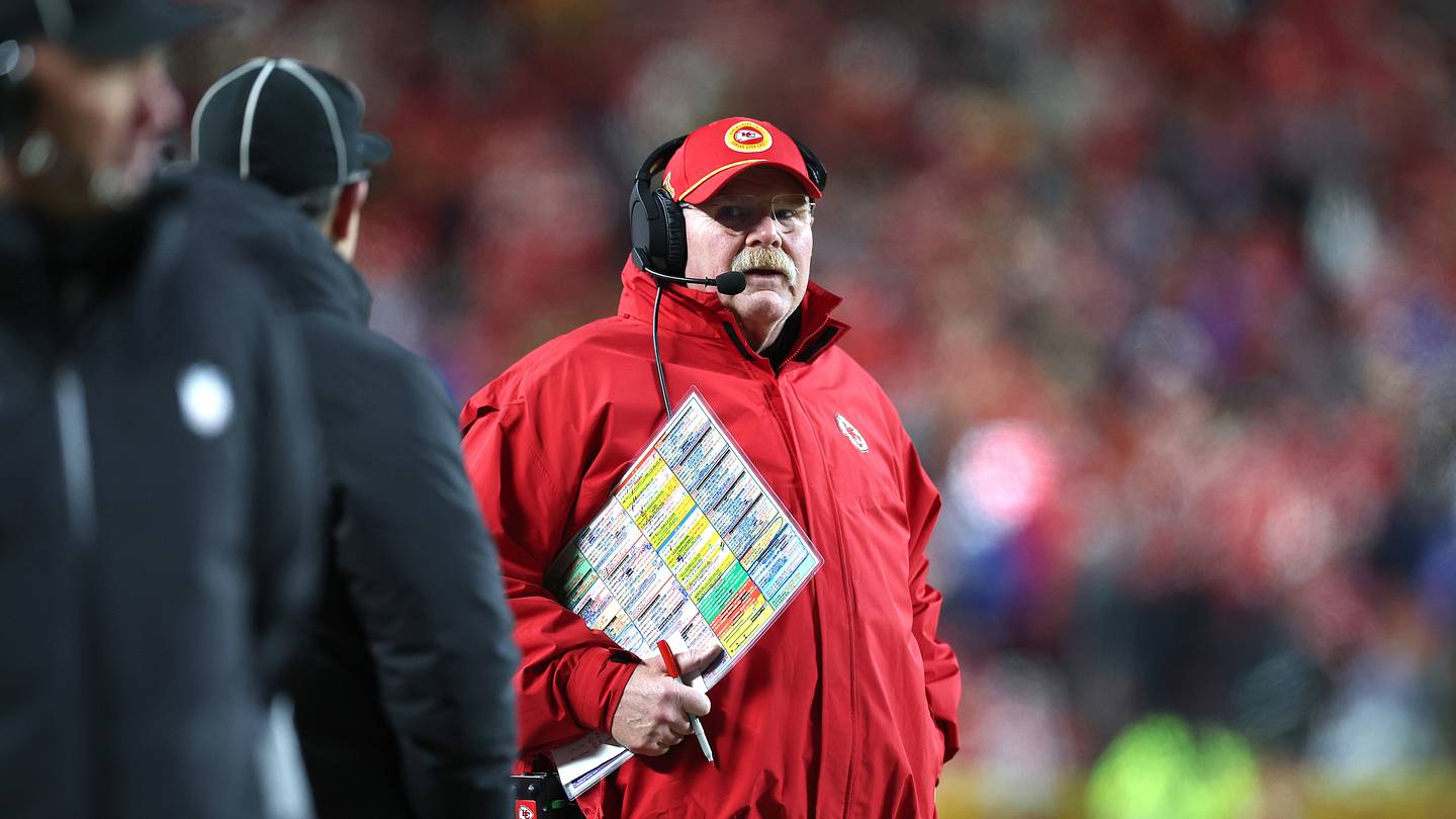 Refs continue to be big talking point around Chiefs as KC advances to ...