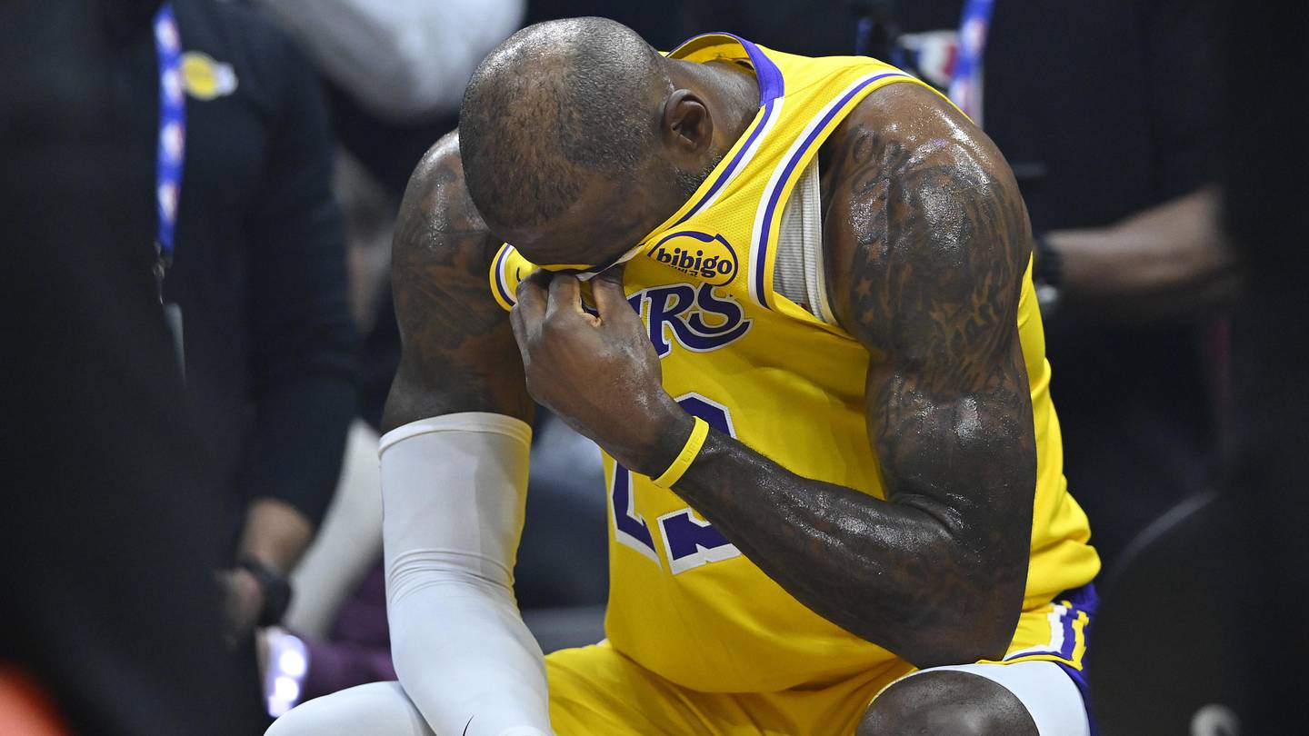 LeBron James' Emotional Cleveland Return Proves He Needs Third Act With ...