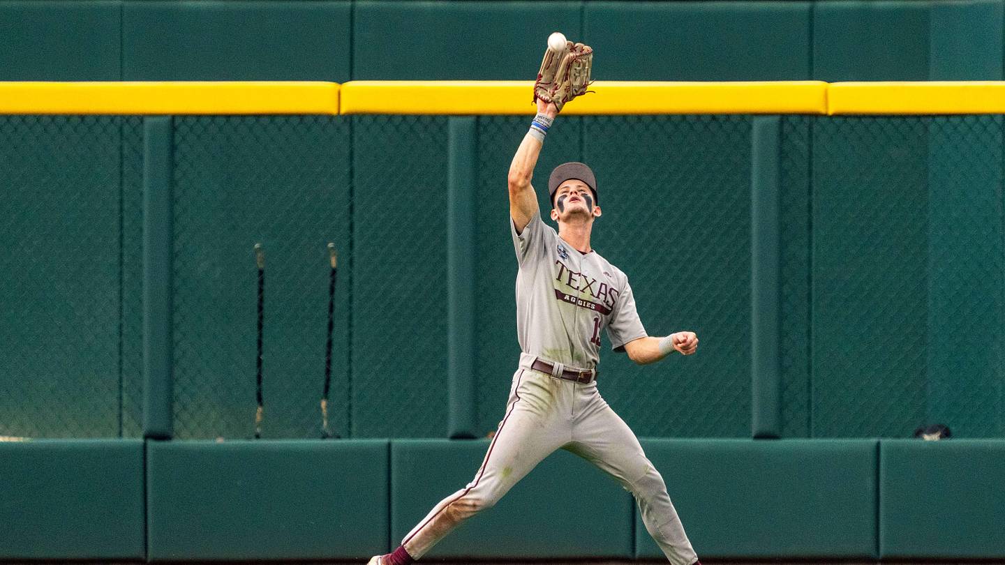 Texas A&M baseball continues their steady rise in top 25 rankings after ...