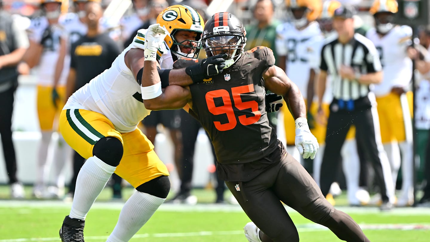 Browns fans will love Packers OL literally crying in fear of Myles ...