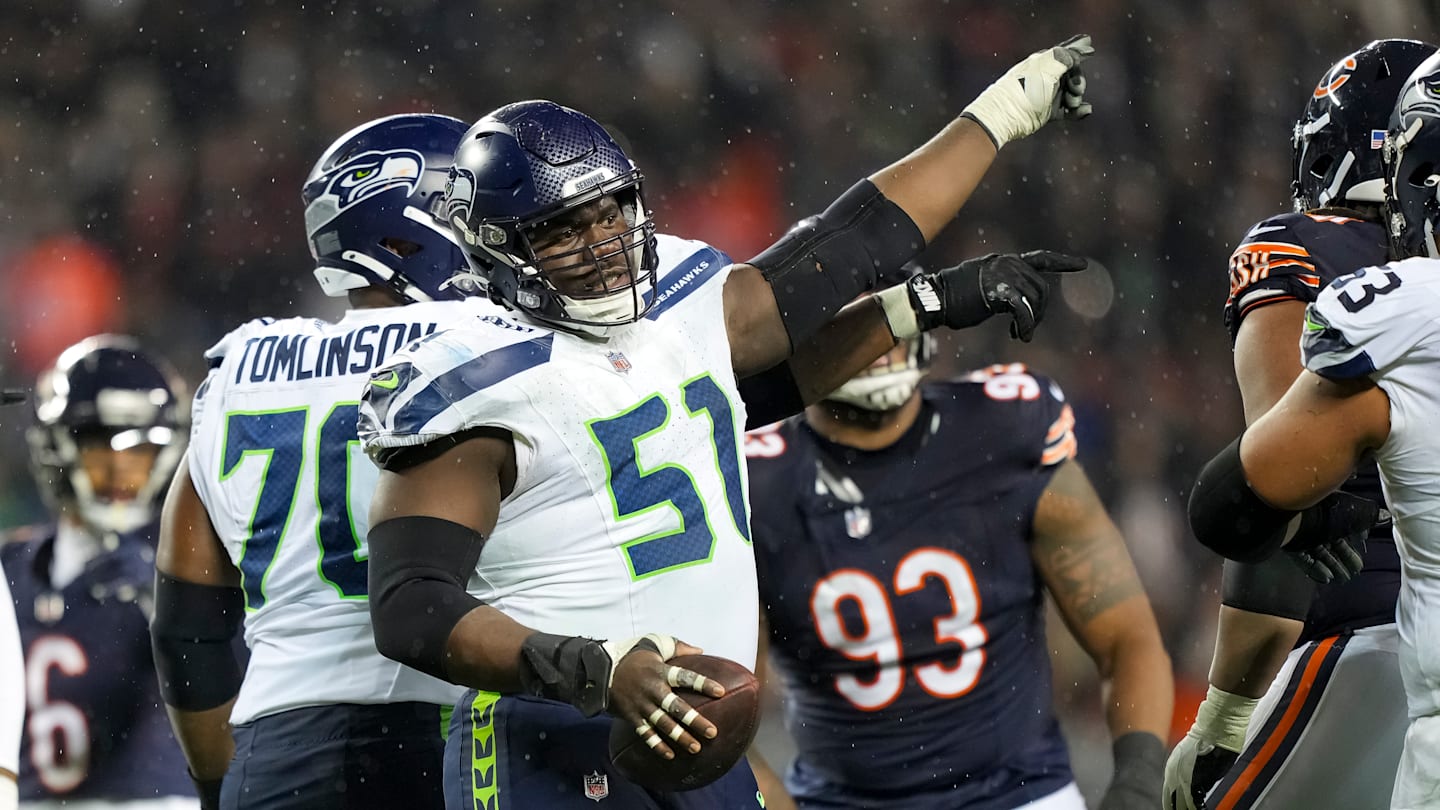 Seahawks' next starting center is painfully obvious after latest ...