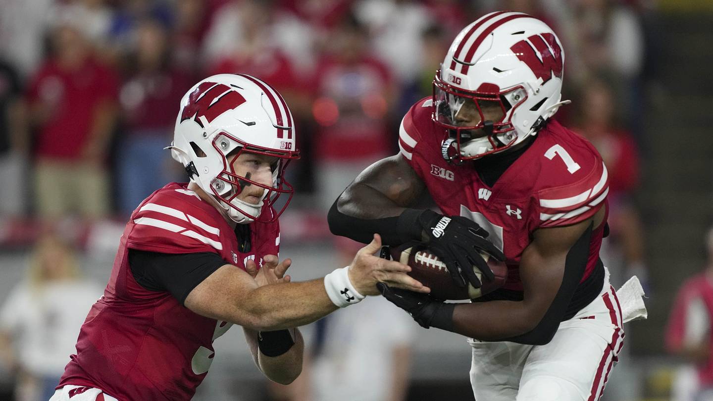 Badger fans hold their breath: Starting QB heads to locker room again