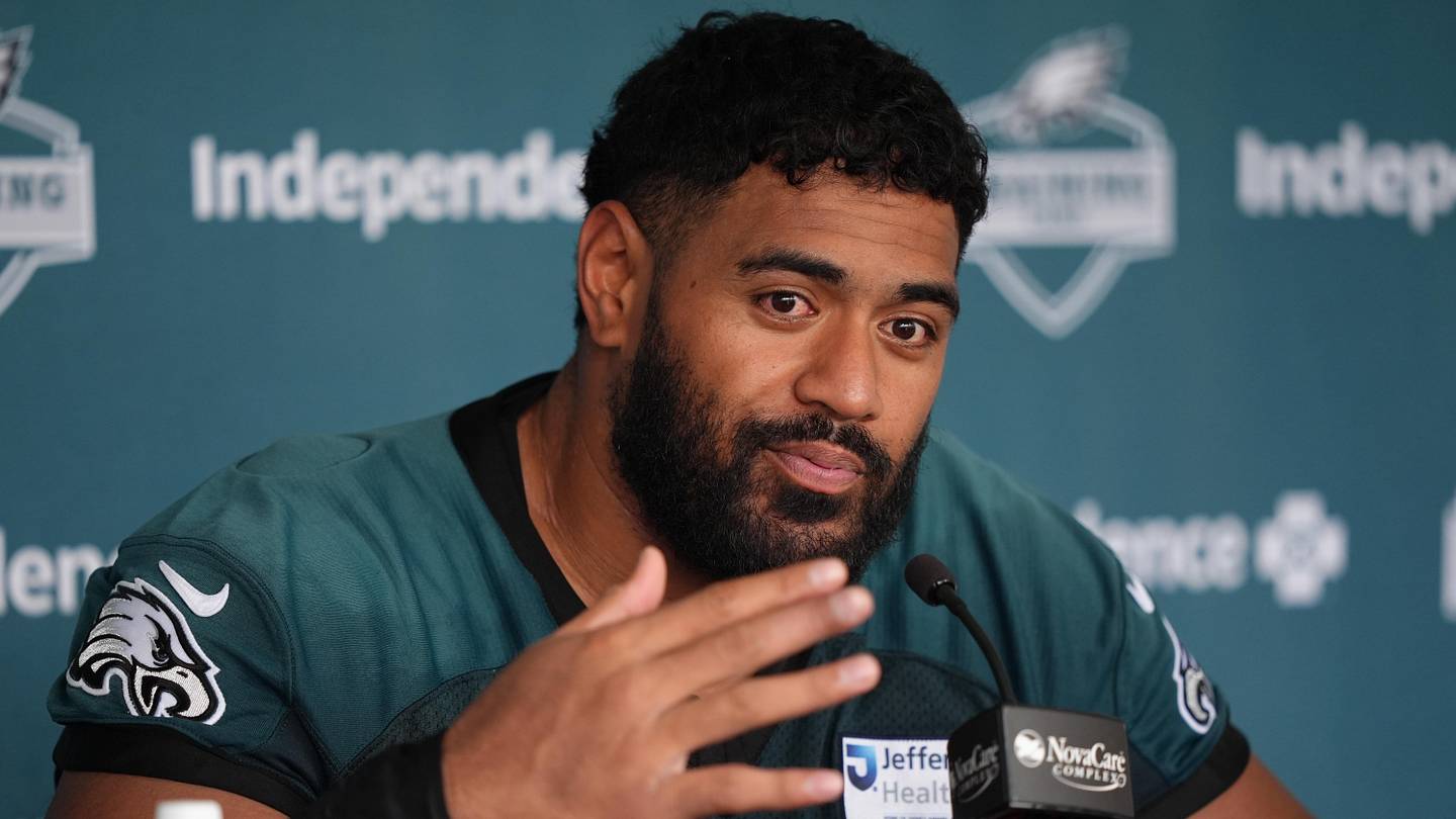 Eagles fans had the same exact reaction Jordan Mailata did to A.J ...