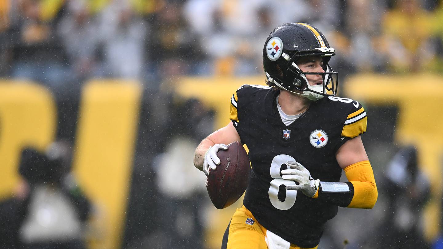 Steelers' garbage playing surface at Acrisure Stadium leads to botched ...