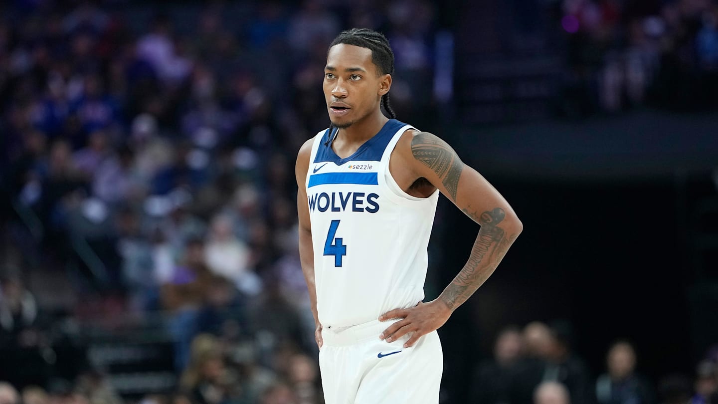 Timberwolves' handling of Rob Dillingham is starting to infuriate fans