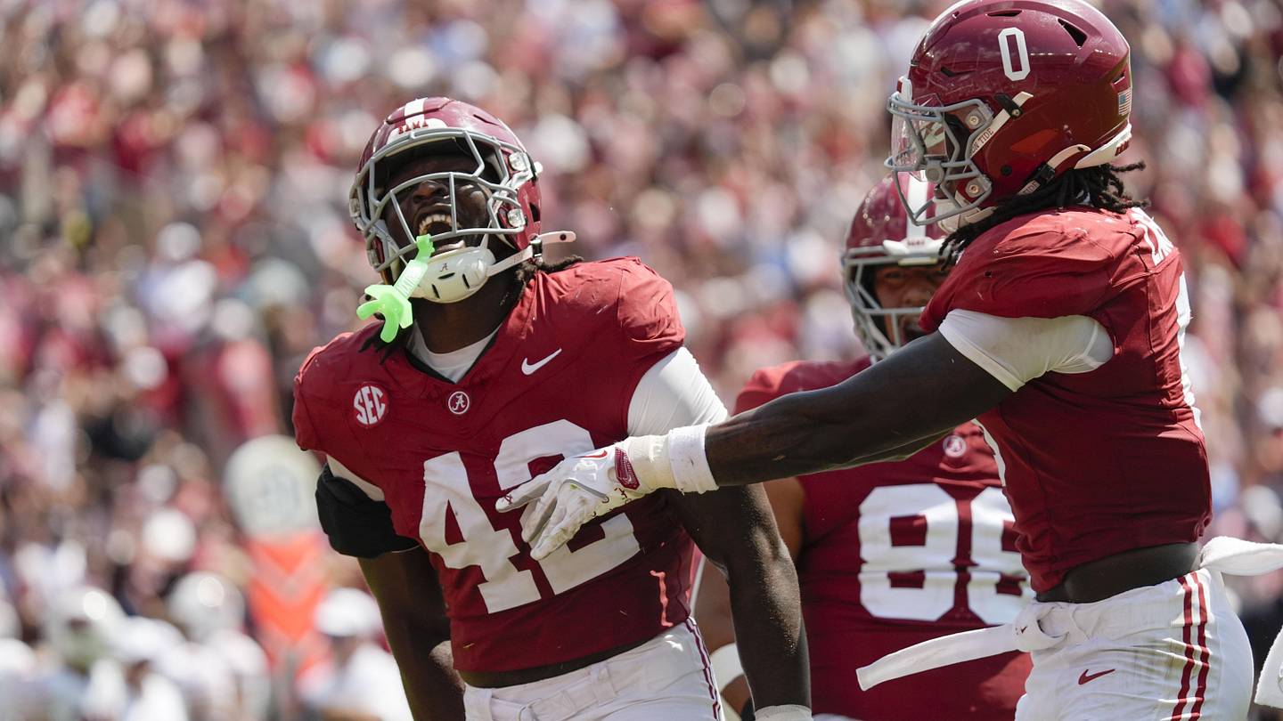 Alabama Crimson Tide News: Dominant win over Wisconsin, LT Overton hurt ...