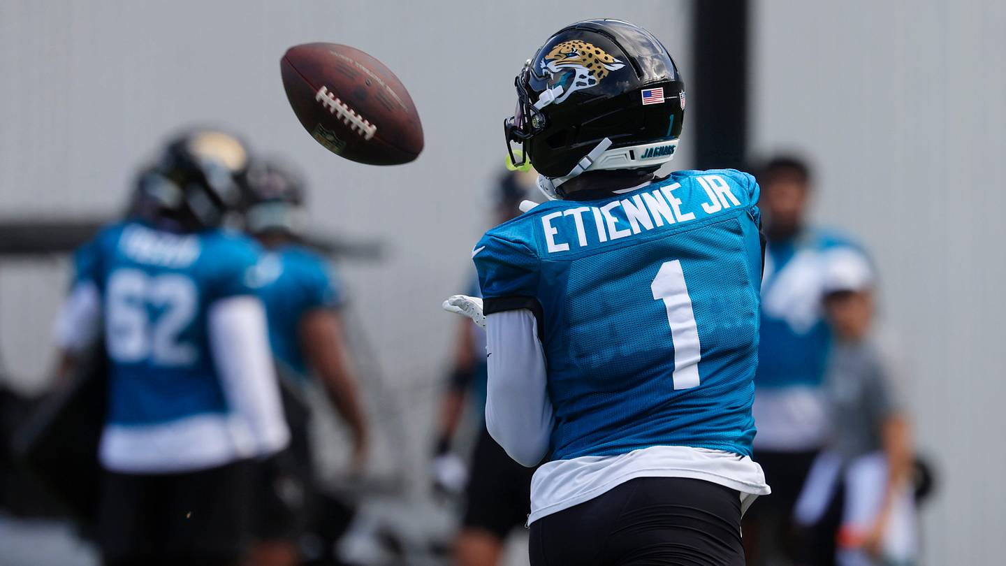 Jaguars' first unofficial depth chart shows that RB battle isn't over ...