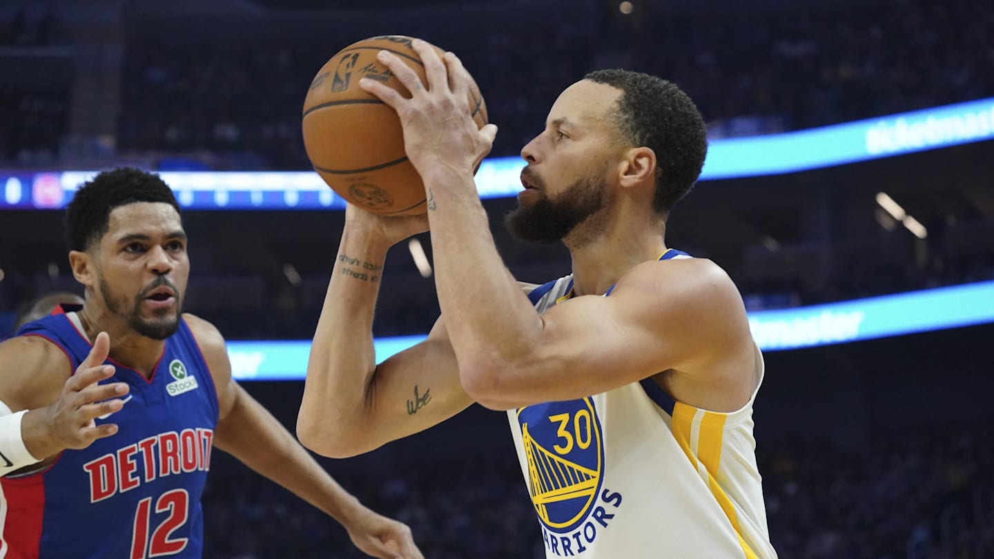 Steph Curry Reacts to Major Milestone vs Detroit Pistons