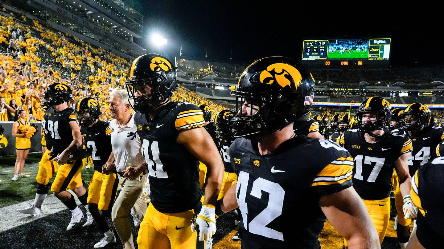 Way Too Early Iowa vs. Indiana Predictions