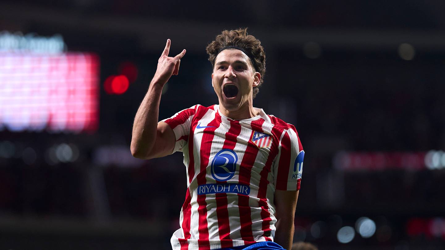 Vídeo: Julián Álvarez firma un golazo de falta espectacular y el ...