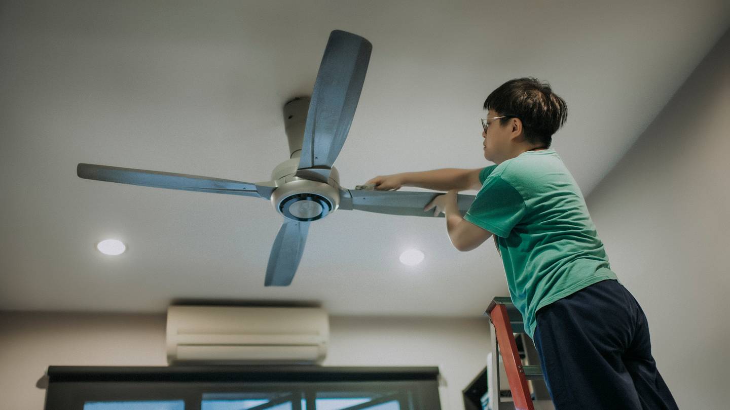 7 Easy Tips For Cleaning Your Ceiling Fan