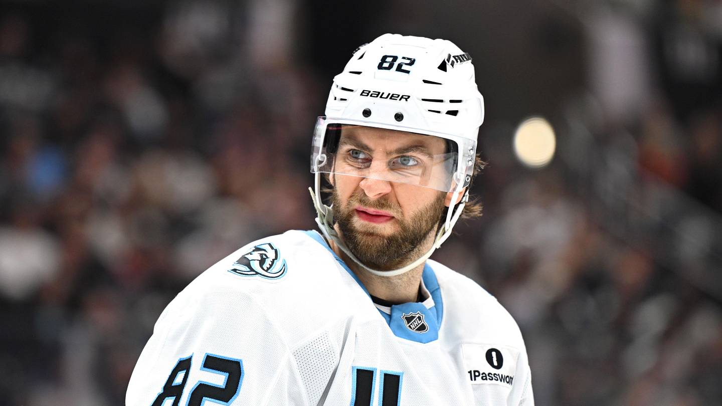 Senators have interesting free agent target in Utah Mammoth's forward